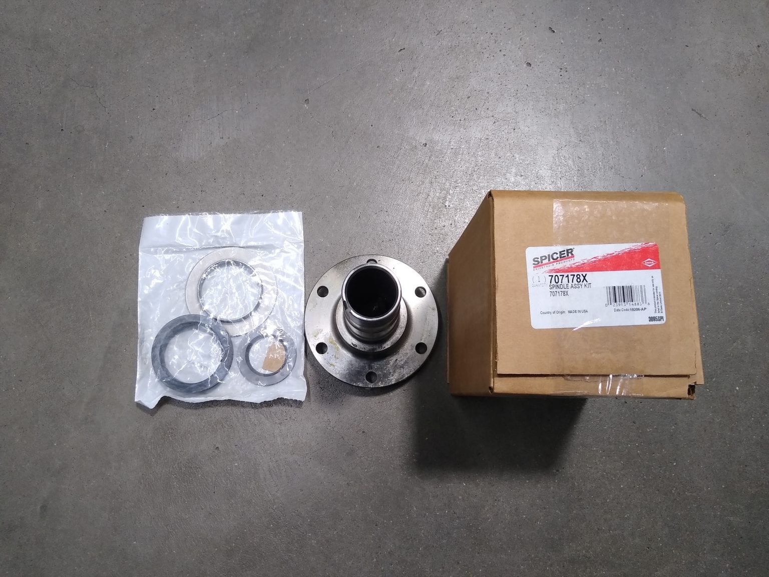 Spindle Ford F150 And Bronco 5 Hole 1/2 ton Dana 44 IFS 4X4 Front Axle ...