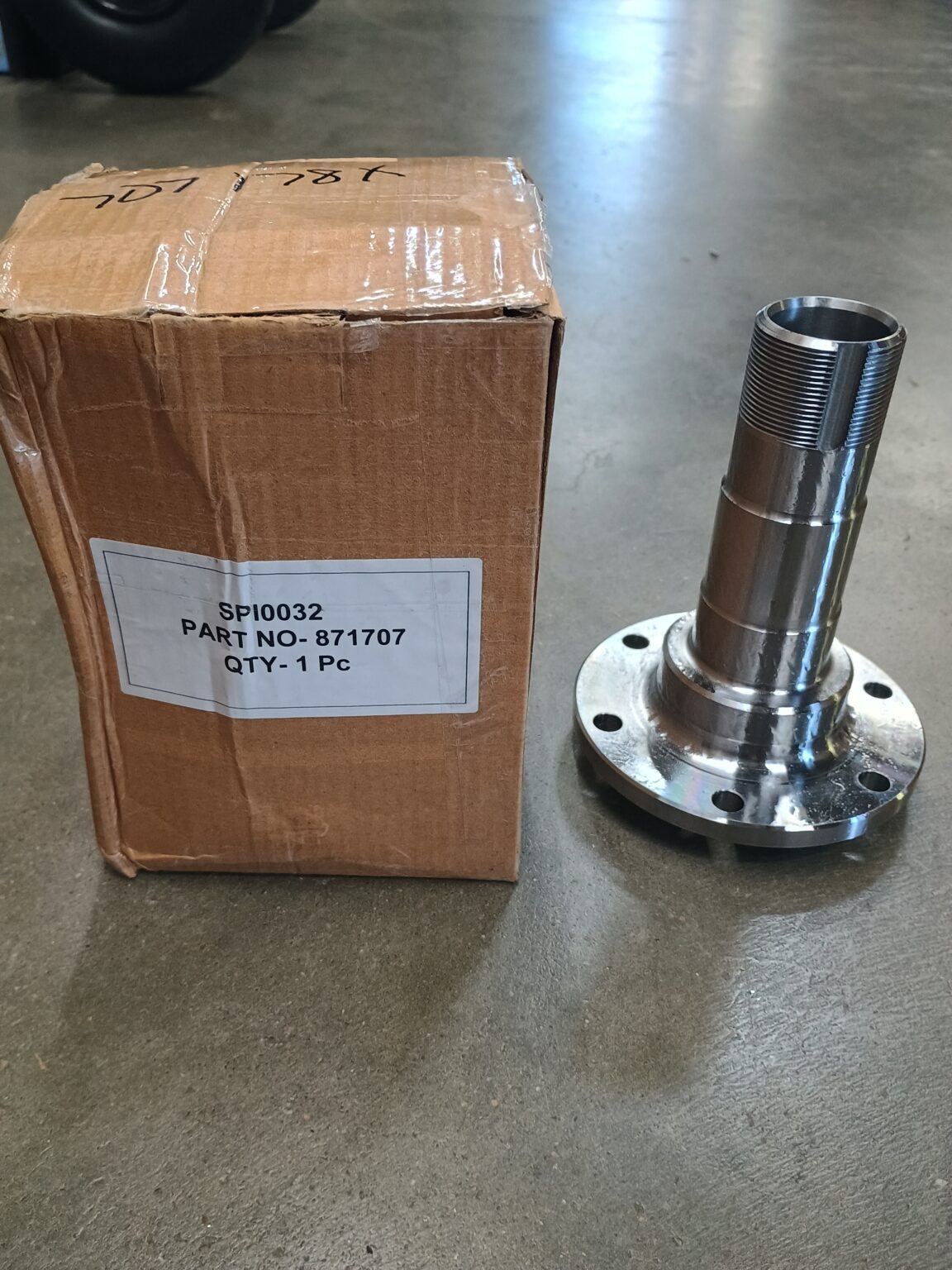 Spindle Ford F150 And Bronco 5 Hole 1/2 ton Dana 44 IFS 4X4 Front Axle ...