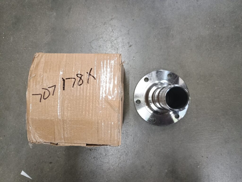 Spindle Ford F150 And Bronco 5 Hole 1/2 ton Dana 44 IFS 4X4 Front Axle ...