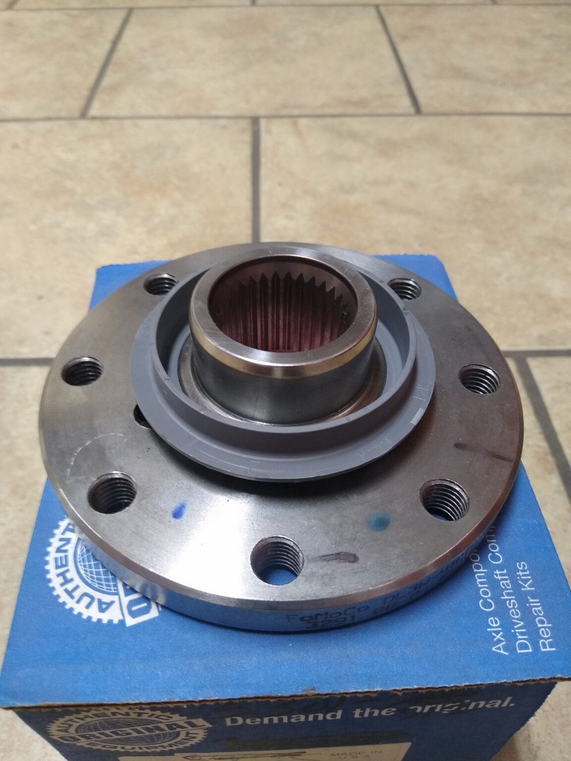 Ford 8.8 Rear Differential 4 Bolt Round Pinion Flange Mustang F150 ...
